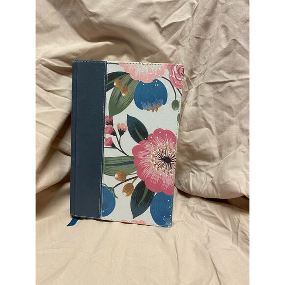 Bible | Other | Niv The Womans Study Bible Cloth Over Board Blue Floral ...